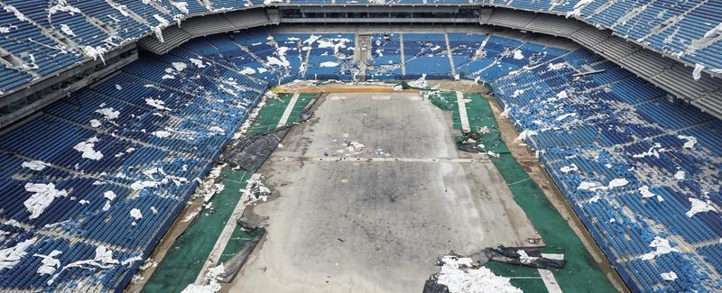 The largest nfl stadium is the pontiac silverdome in detroit michigan ...